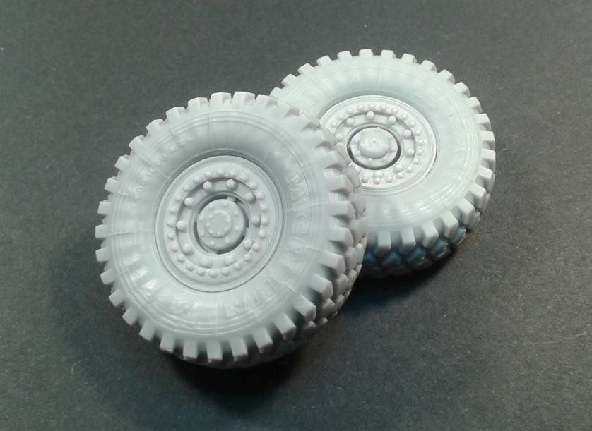 1:35 MRAP MaxxPro Road wheels