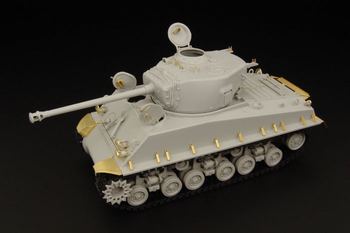 1:48 M4A3E8 SHERMAN (Hobby boss)