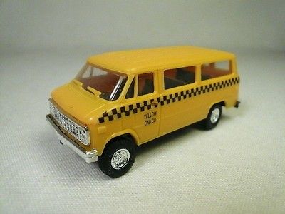1:87 Chevrolet Yellow Cab Taxi Econo Van