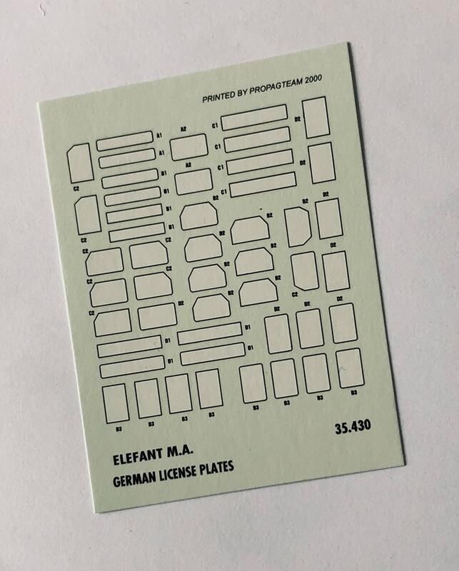 1:35 GERMAN LICENSE PLATES WITH FRAMES - DECALS