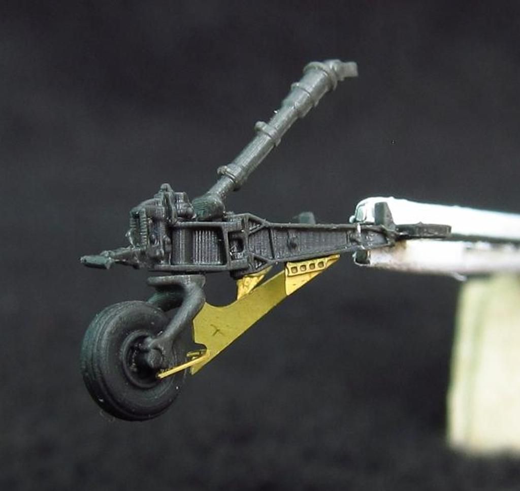 1:72 AH-64 Apache. Tail support