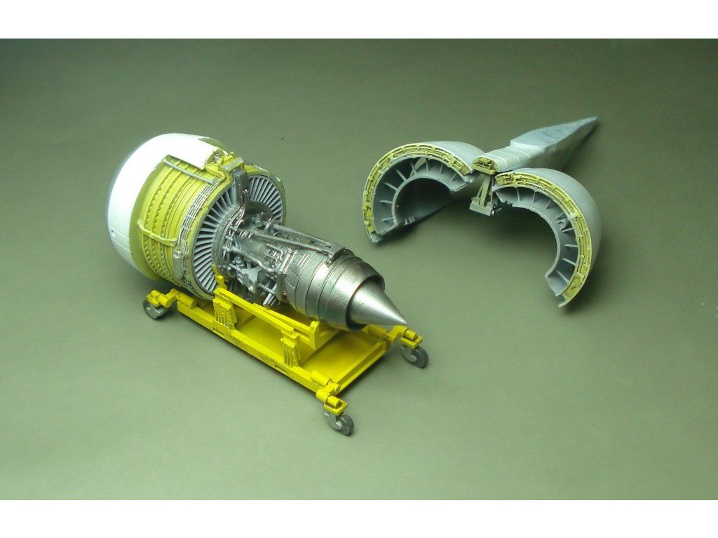 1:144 General Electric GE90-94 with Stand