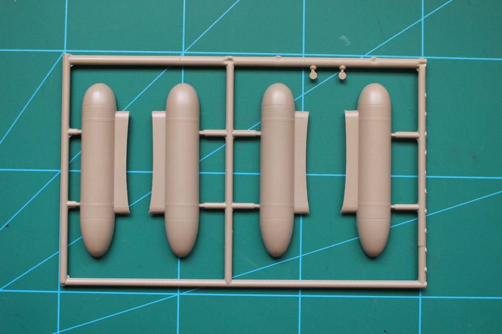 1:32 44 - GALLON DROP TANK