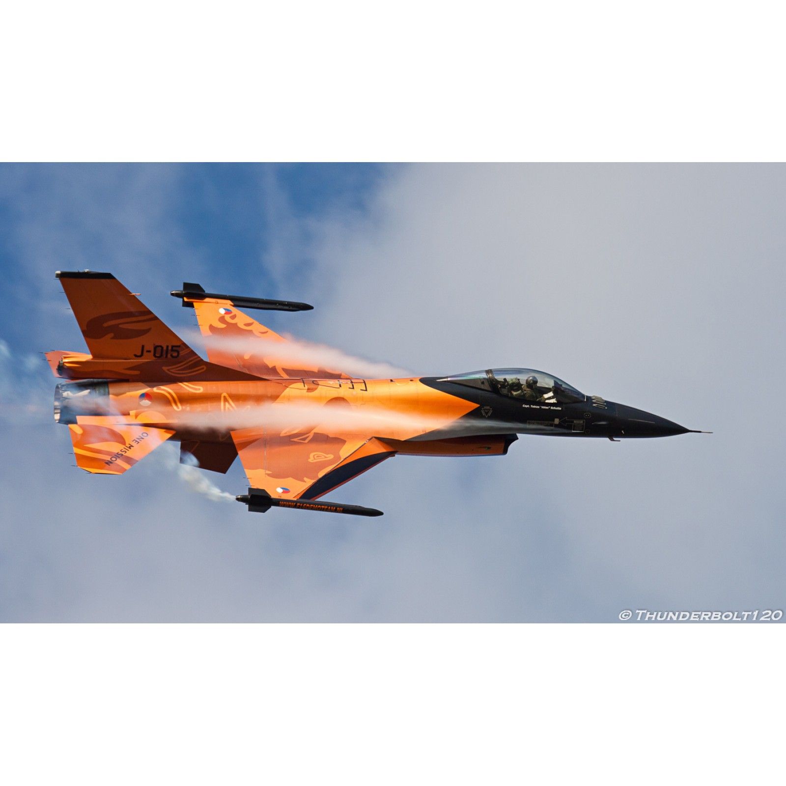 Light Orange (Dutch F-16 Demoteam) – 2 BOTTLES